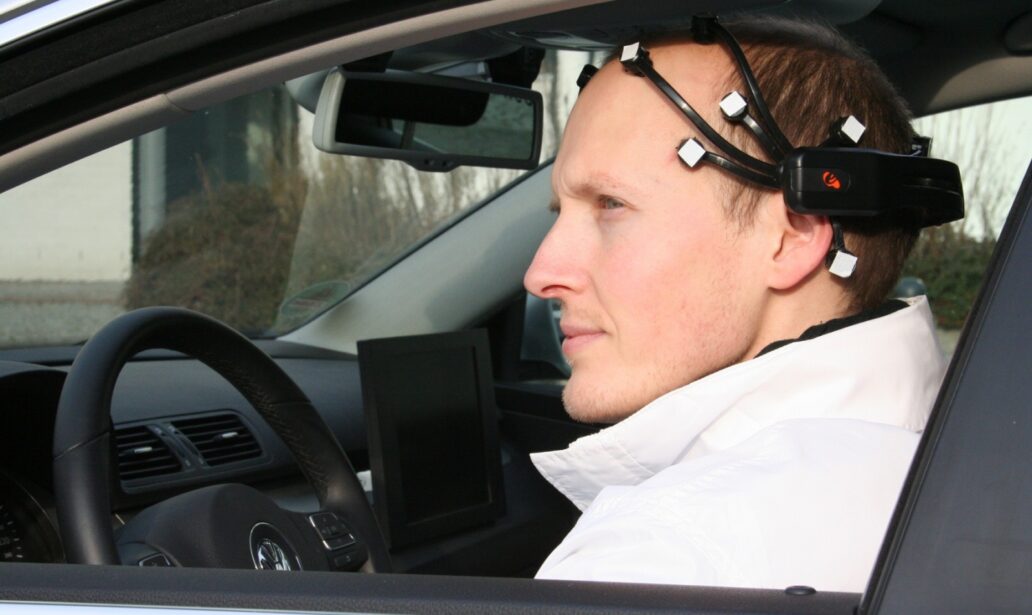 Brain controlled car steers, accelerates, brakes – ApplySci