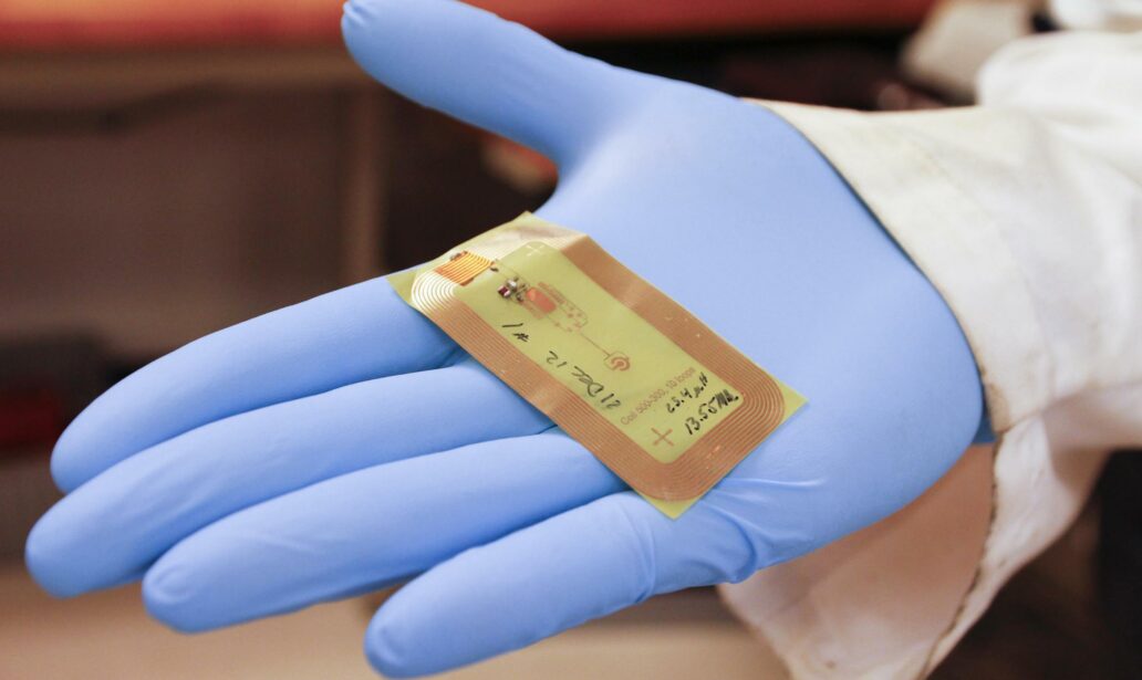 Sweat sensor patch tracks health – ApplySci